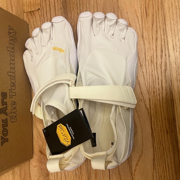 Vibram | Shoes | New In Box Vibram Mens Ksom Vintage Running Shoe White ...
